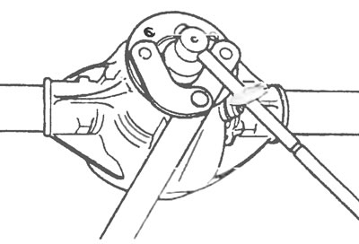 Pinion Oil Seals (All Axle Types) — renewal (Transmission / Cardan and ...